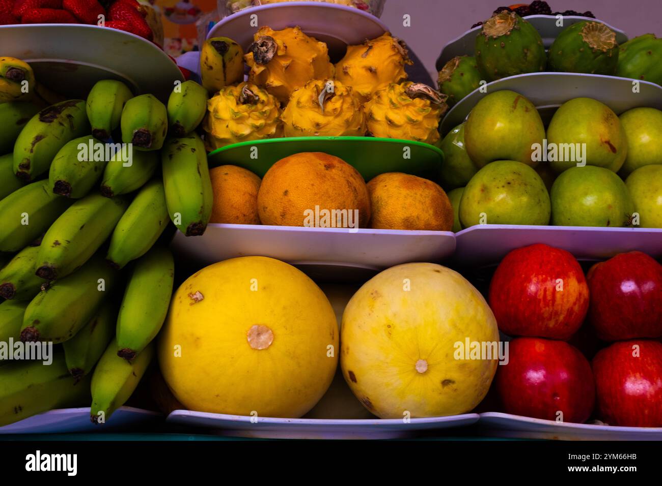 Tropical fruit on display at Sucre Mercado Central, juice stall Stock ...