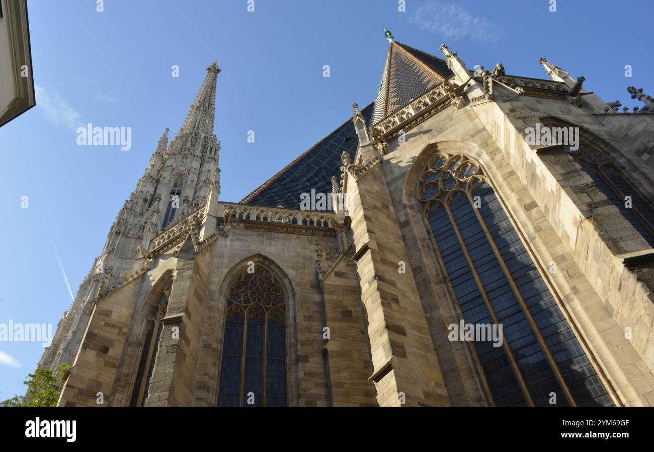 Side facade dom church hi-res stock photography and images - Alamy