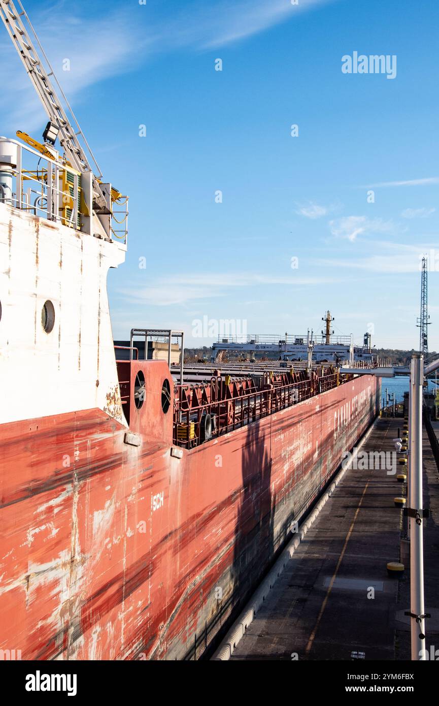 CSL St.-Laurent bulk carrier departing Welland Canal lock 3 in St ...