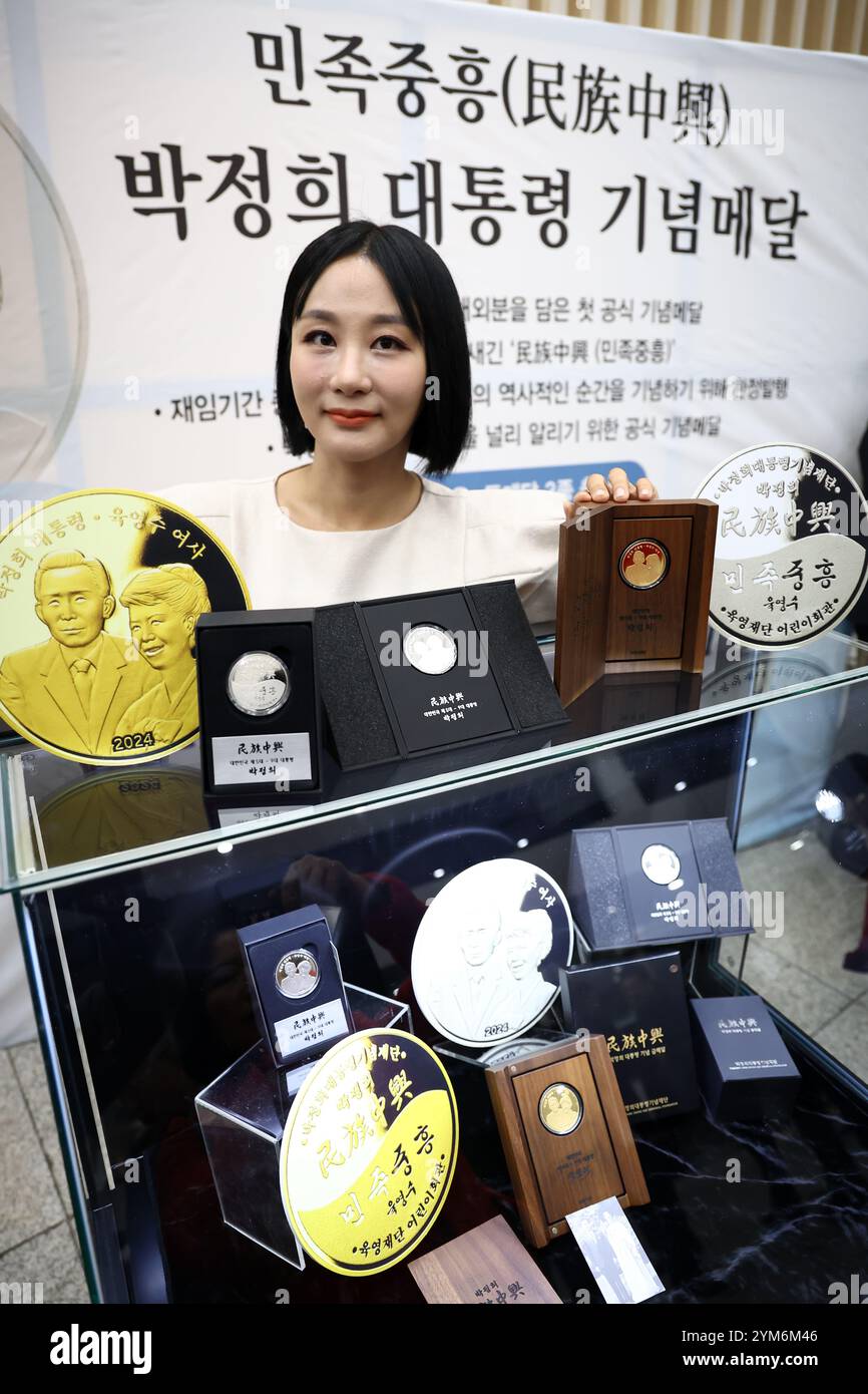 21st Nov, 2024. Medals honoring late President Park Chung-hee and wife ...