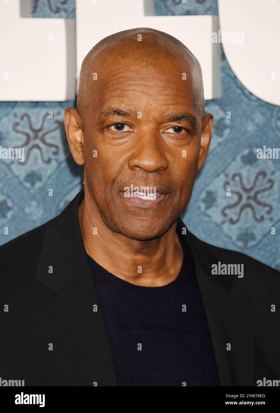 LOS ANGELES, CALIFORNIA - NOVEMBER 19: Denzel Washington attends the ...