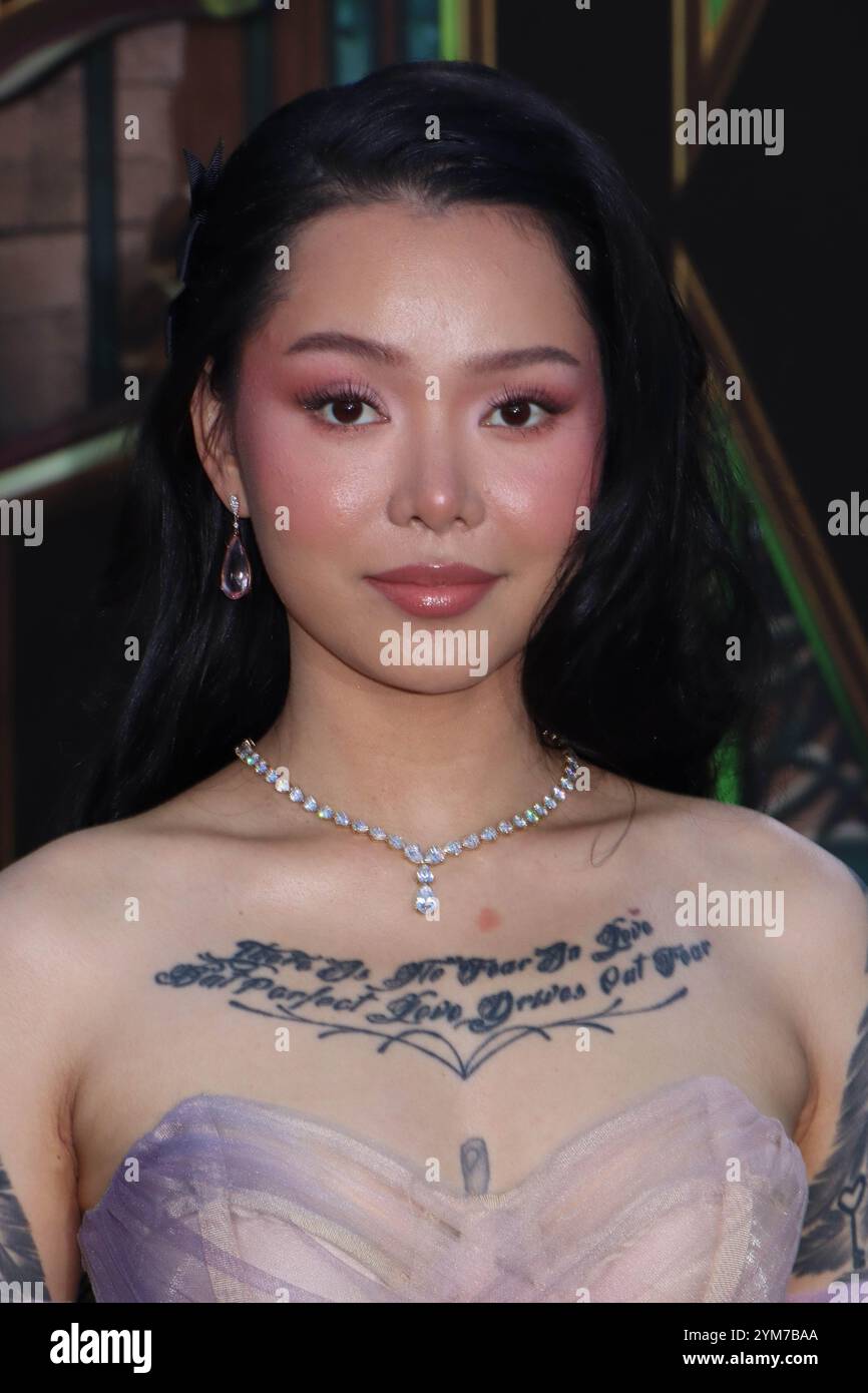 Bella poarch hi-res stock photography and images - Alamy