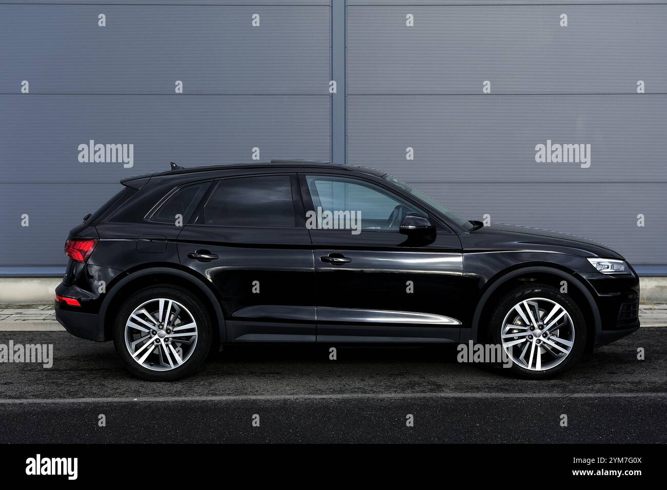Audi Q5 Quattro S, Audi engine, Audi car, Audi design, car, luxury ...