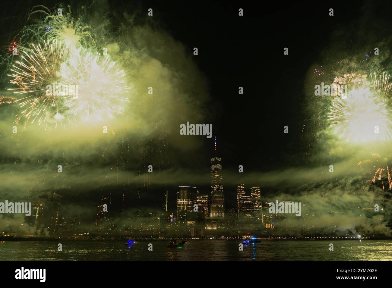 New York Manhattan fireworks. New York Fireworks over Manhattan. New ...