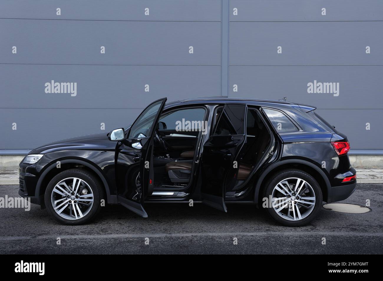 Audi Q5 Quattro S, Audi engine, Audi car, Audi design, car, luxury ...