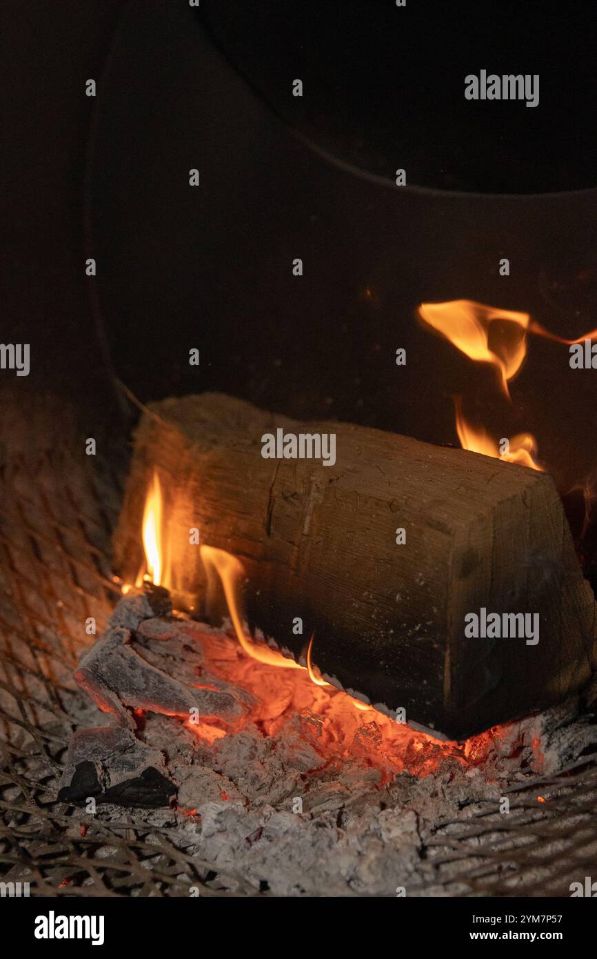 Fire pit aesthetic hi-res stock photography and images - Alamy