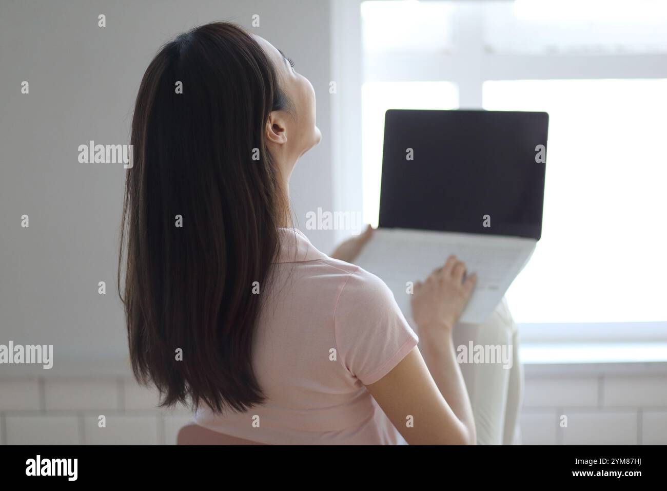 Japanese woman operating pc hi-res stock photography and images - Alamy