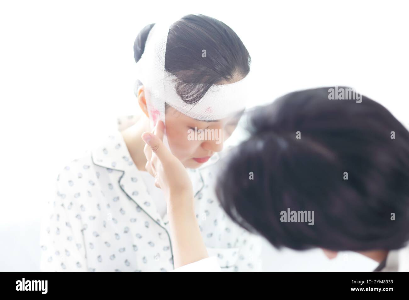 Doctor treating a patient Stock Photo - Alamy