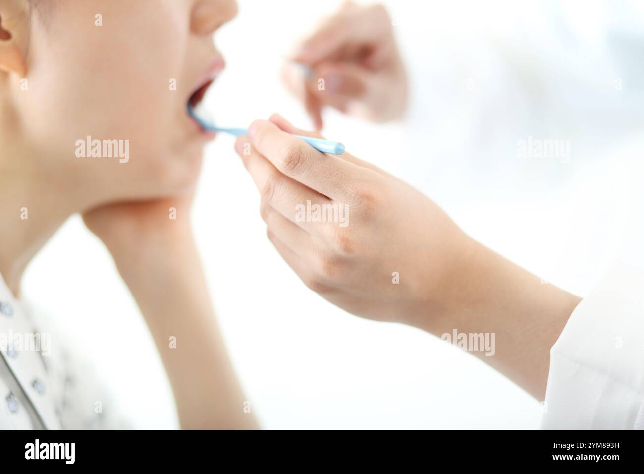 Faceless patient hi-res stock photography and images - Alamy