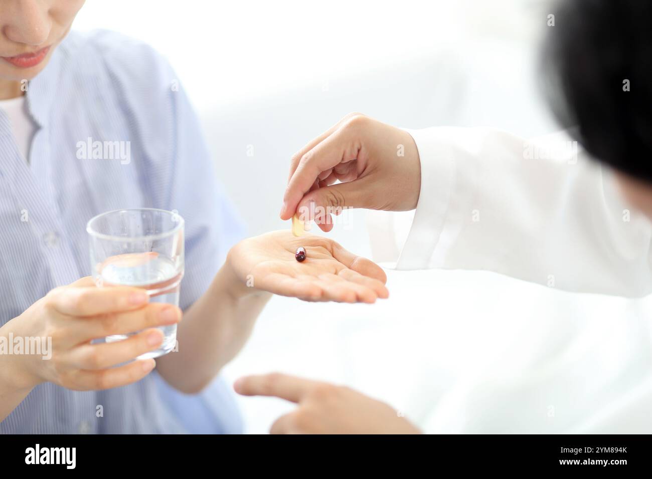 Doctor explaining medical image hi-res stock photography and images - Alamy