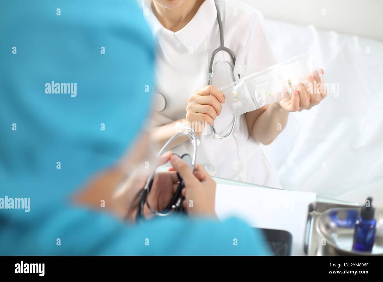 Faceless nurse hi-res stock photography and images - Alamy