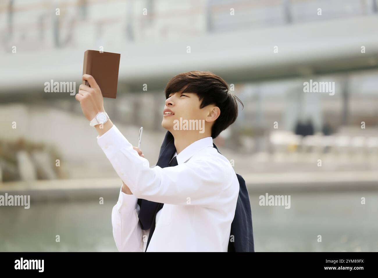 Notepad outdoors hi-res stock photography and images - Alamy