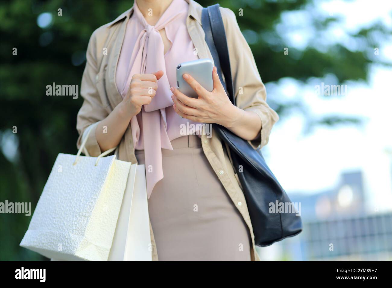 Woman searching on smartphone hi-res stock photography and images - Alamy
