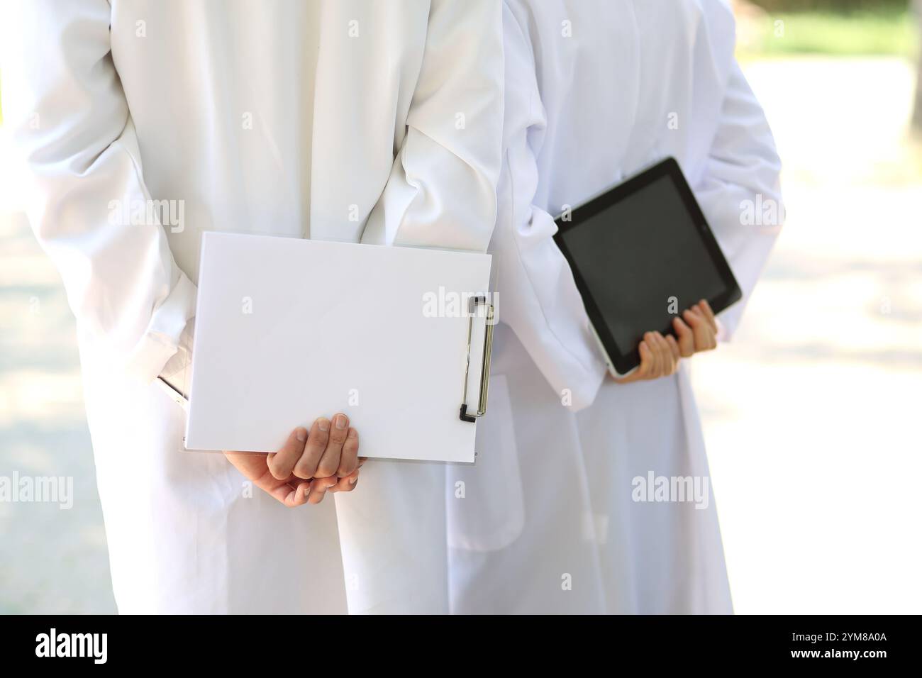 Woman tablet pc chart hi-res stock photography and images - Alamy