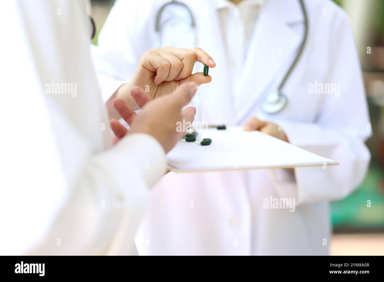 Female doctor explaining with medicine Stock Photo - Alamy