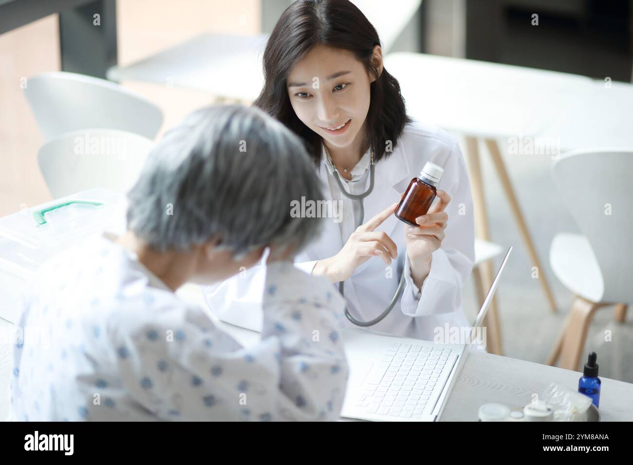 Doctor explaining with medicine Stock Photo - Alamy
