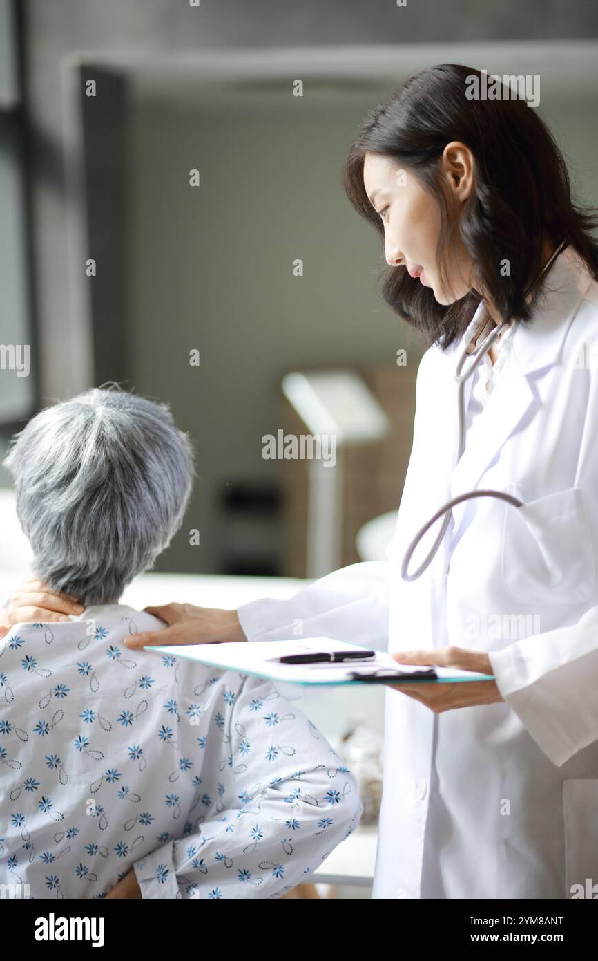 Female doctor treating a patient Stock Photo - Alamy