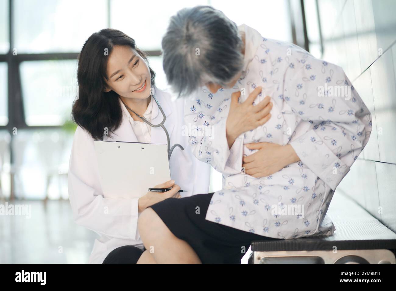 Female doctor checking a patient with a smile Stock Photo - Alamy