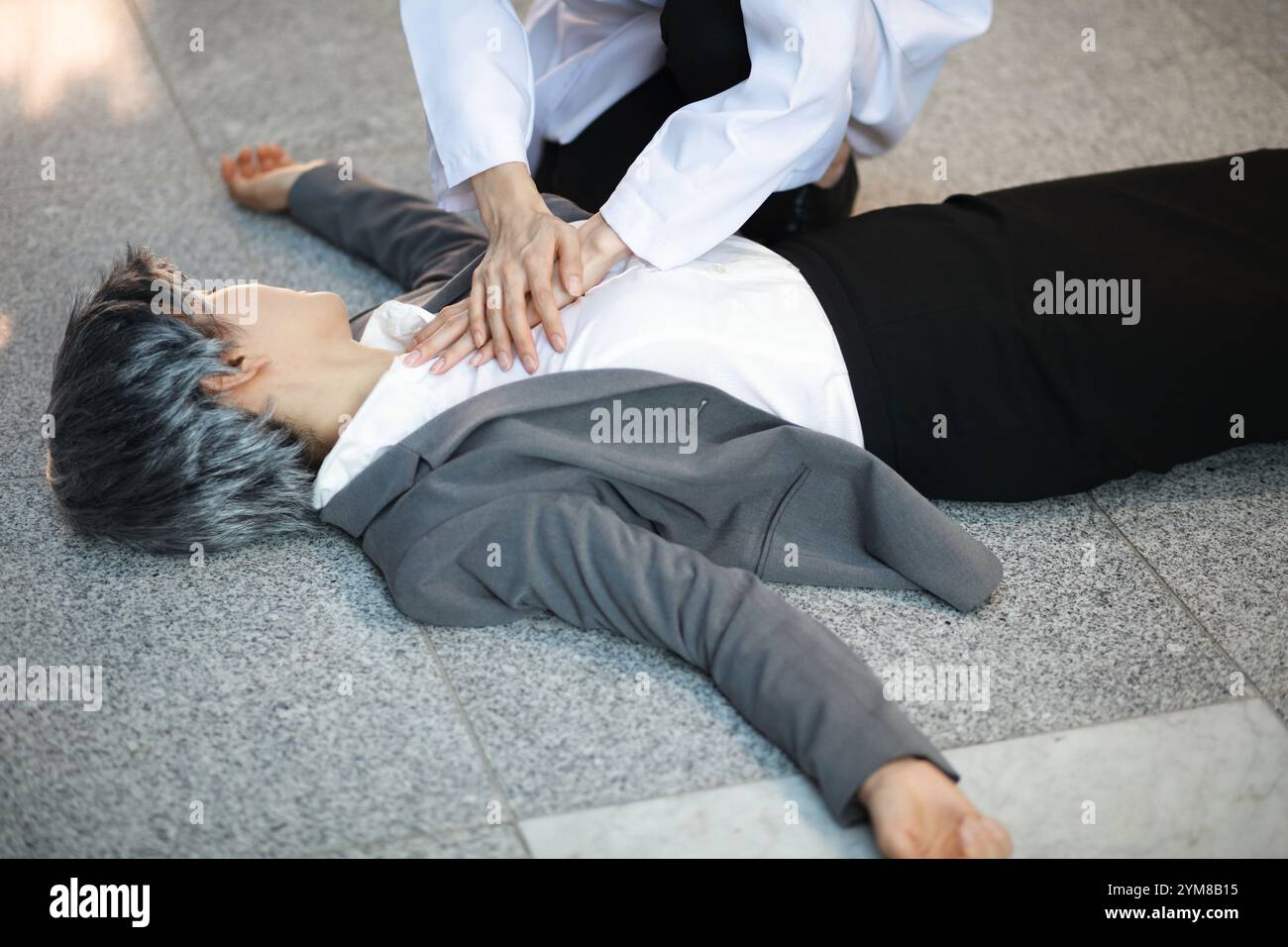 Giving first aid hi-res stock photography and images - Alamy