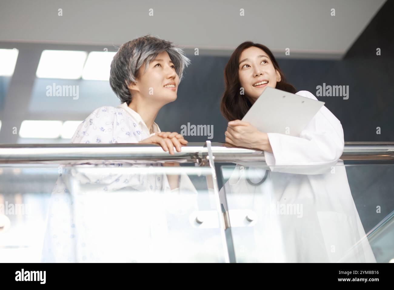 Female doctor patient examination hi-res stock photography and images ...