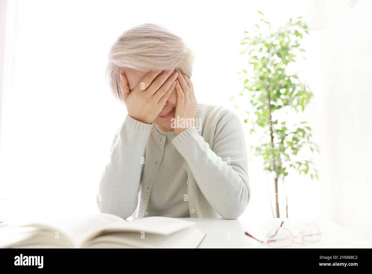 Older woman in distress Stock Photo - Alamy