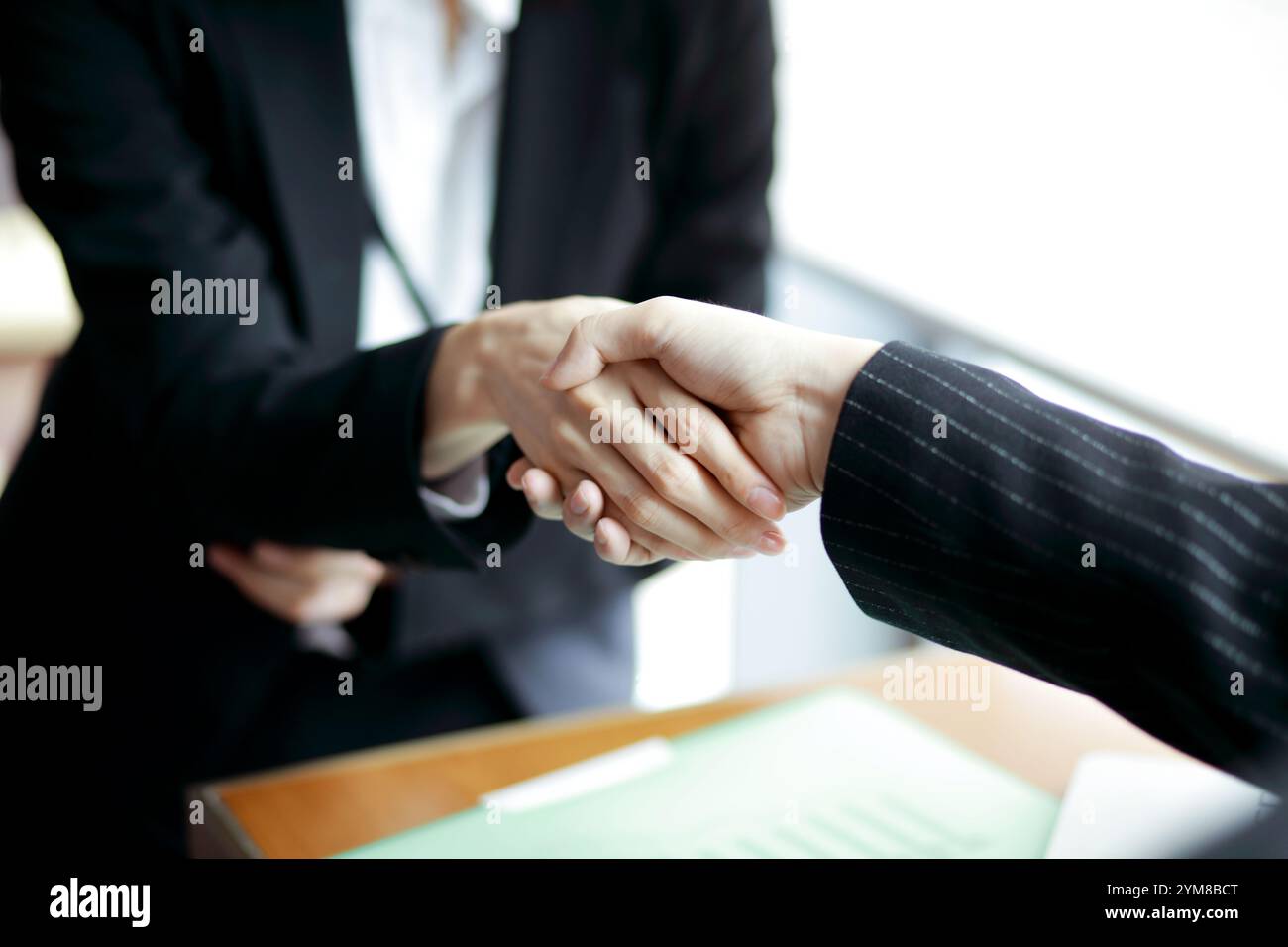 Business handshake indoor hi-res stock photography and images - Alamy