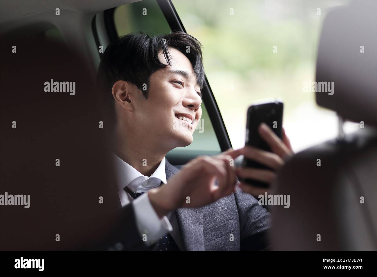 Businessman smartphone car hi-res stock photography and images - Alamy