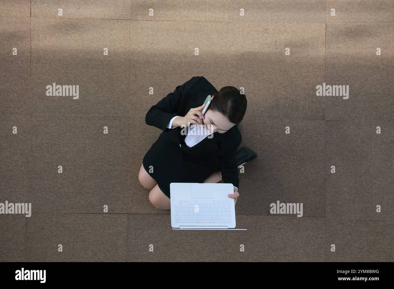 Receiving a call hi-res stock photography and images - Alamy