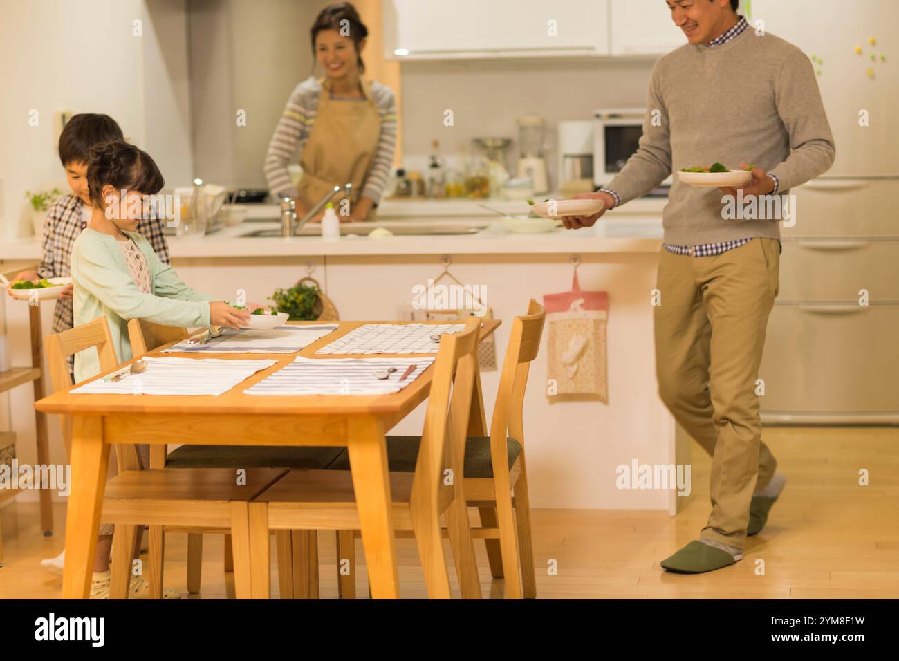 Dinner night family hi-res stock photography and images - Alamy