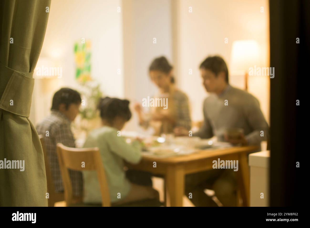 Family eating dinner Stock Photo - Alamy