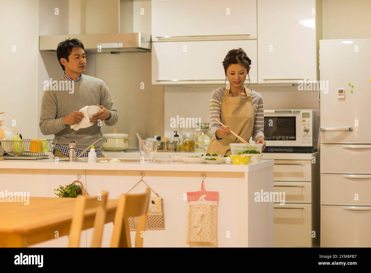 Couple cooking in the kitchen Stock Photo - Alamy