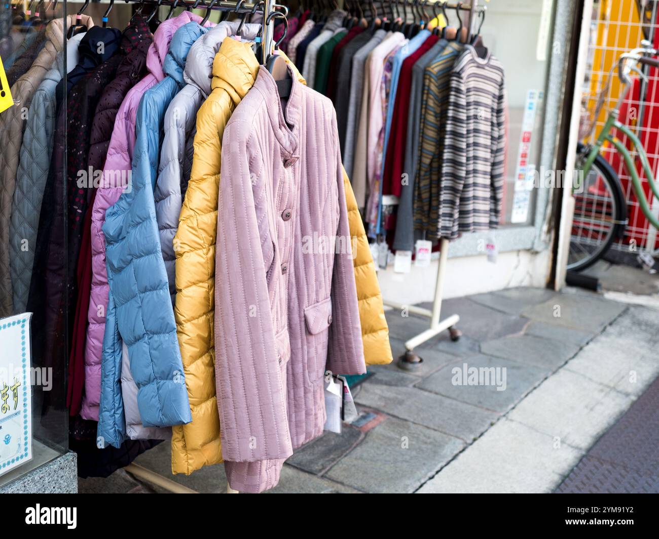 Storefront stylish hi-res stock photography and images - Alamy