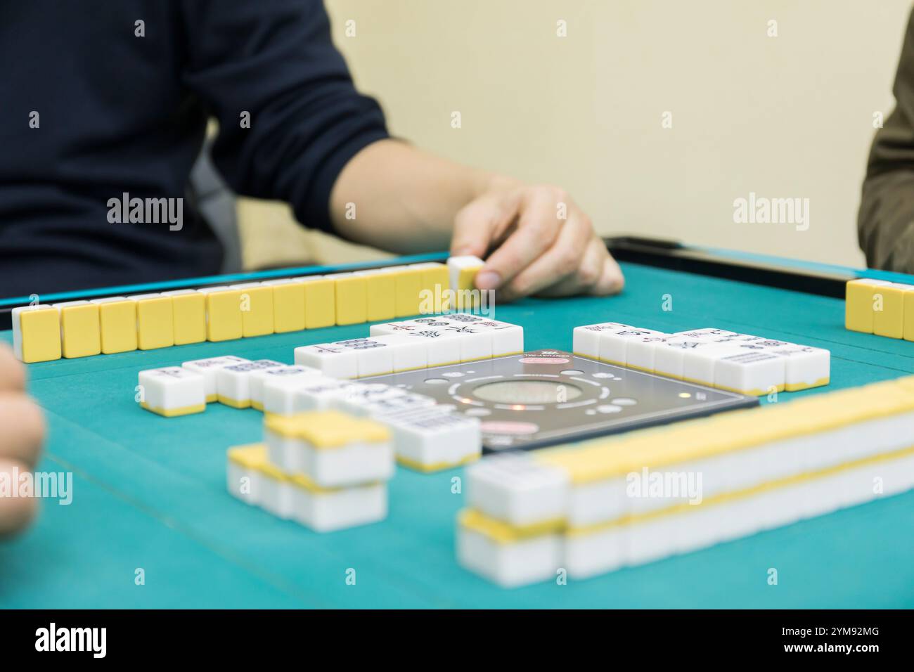 Mahjong hand hi-res stock photography and images - Alamy