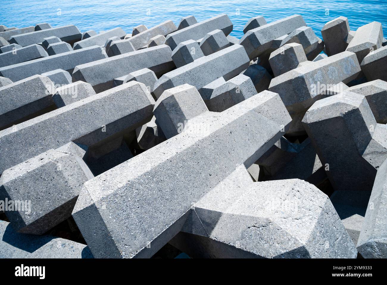 Waveless block hi-res stock photography and images - Alamy