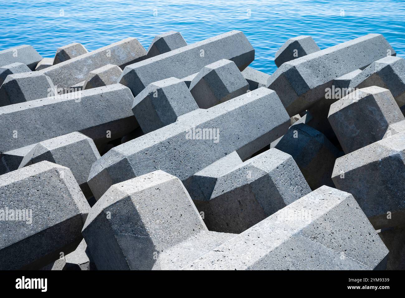 Waveless block hi-res stock photography and images - Alamy