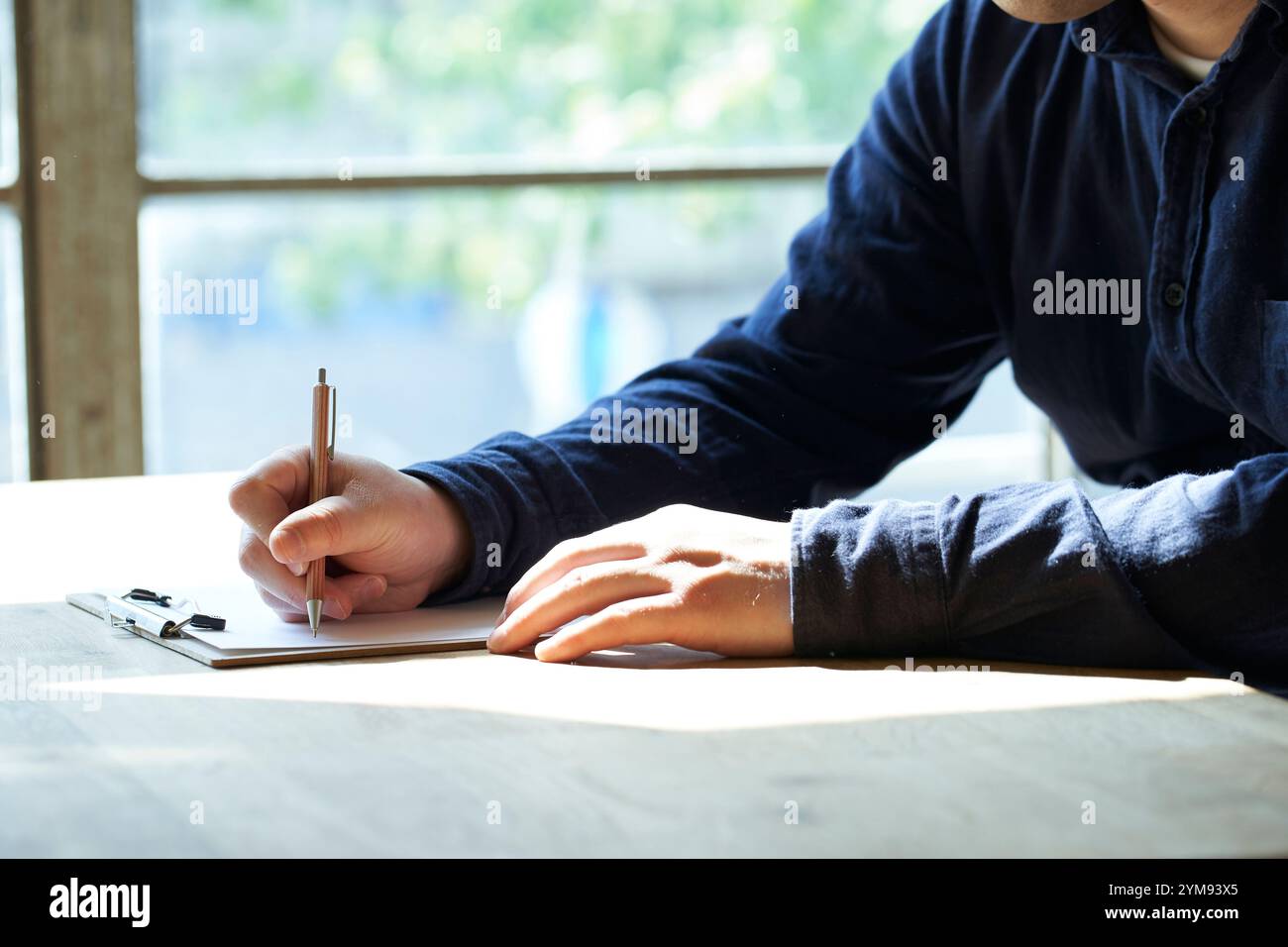 Mans hand signing document hi-res stock photography and images - Alamy