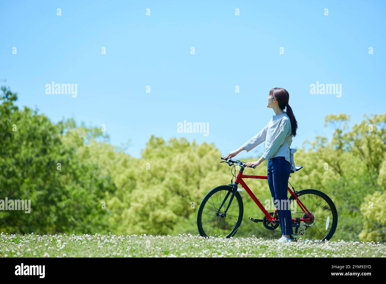 Young people cycling on green hi-res stock photography and images - Alamy