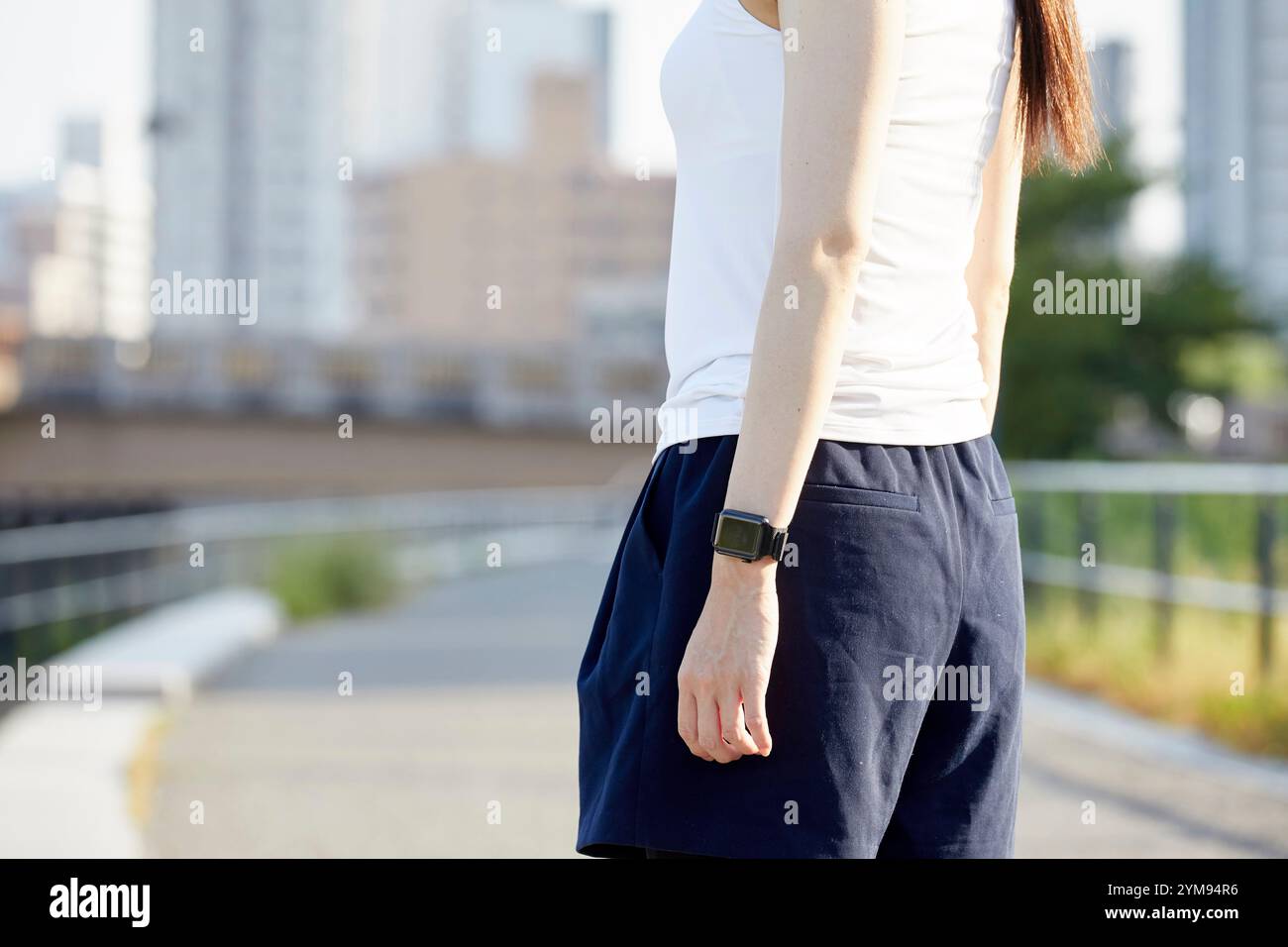 Woman in sports outfit running hi-res stock photography and images - Alamy
