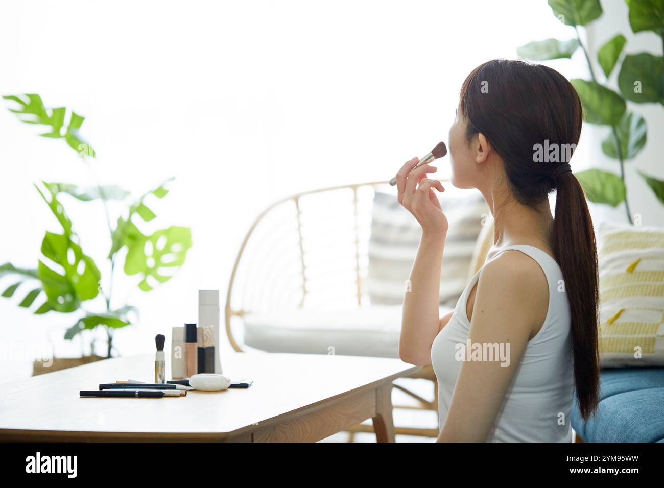 Doing makeup room hi-res stock photography and images - Alamy