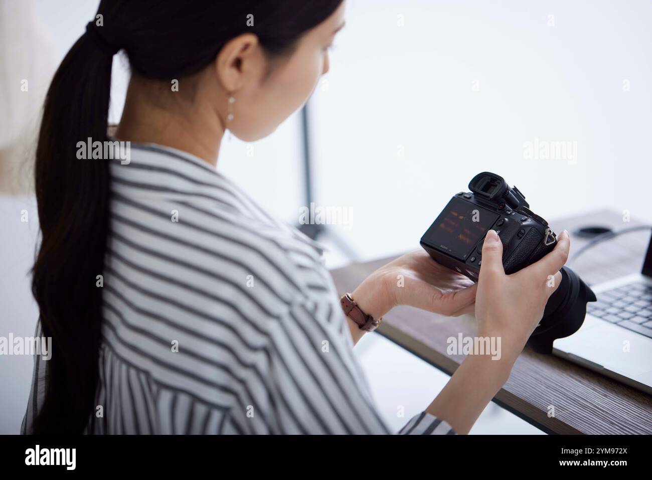 Photographer role hi-res stock photography and images - Alamy