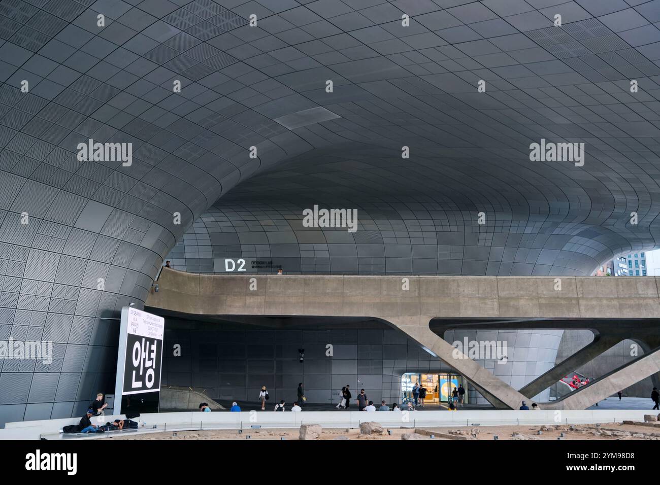 Sep 2024, Dongdaemun Design Plaza (DDP) in Seoul Stock Photo - Alamy