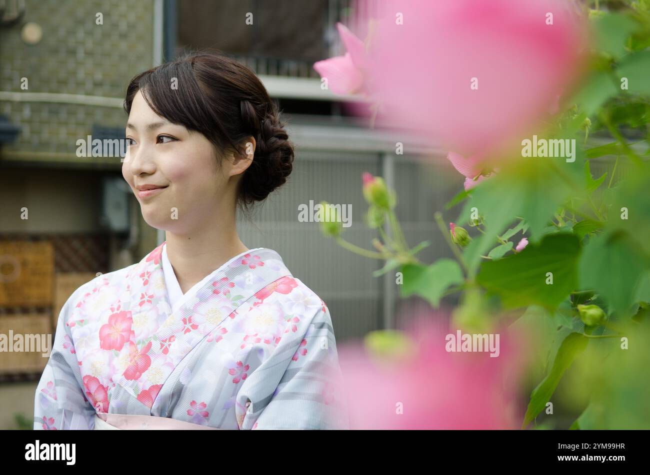 Elegant pink kimono hi-res stock photography and images - Alamy