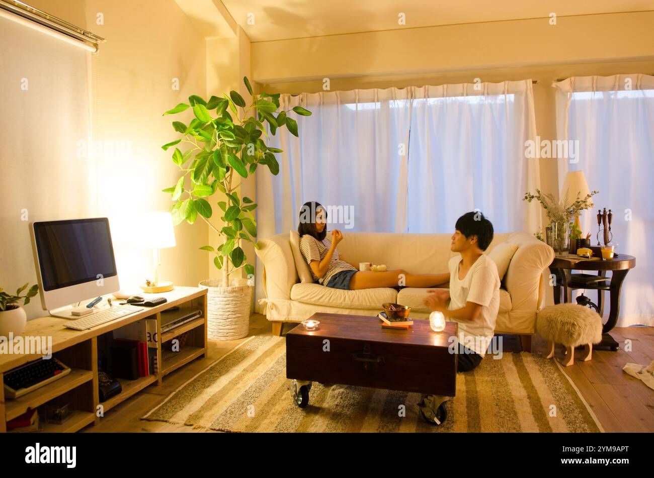 Couples relaxing home hi-res stock photography and images - Alamy