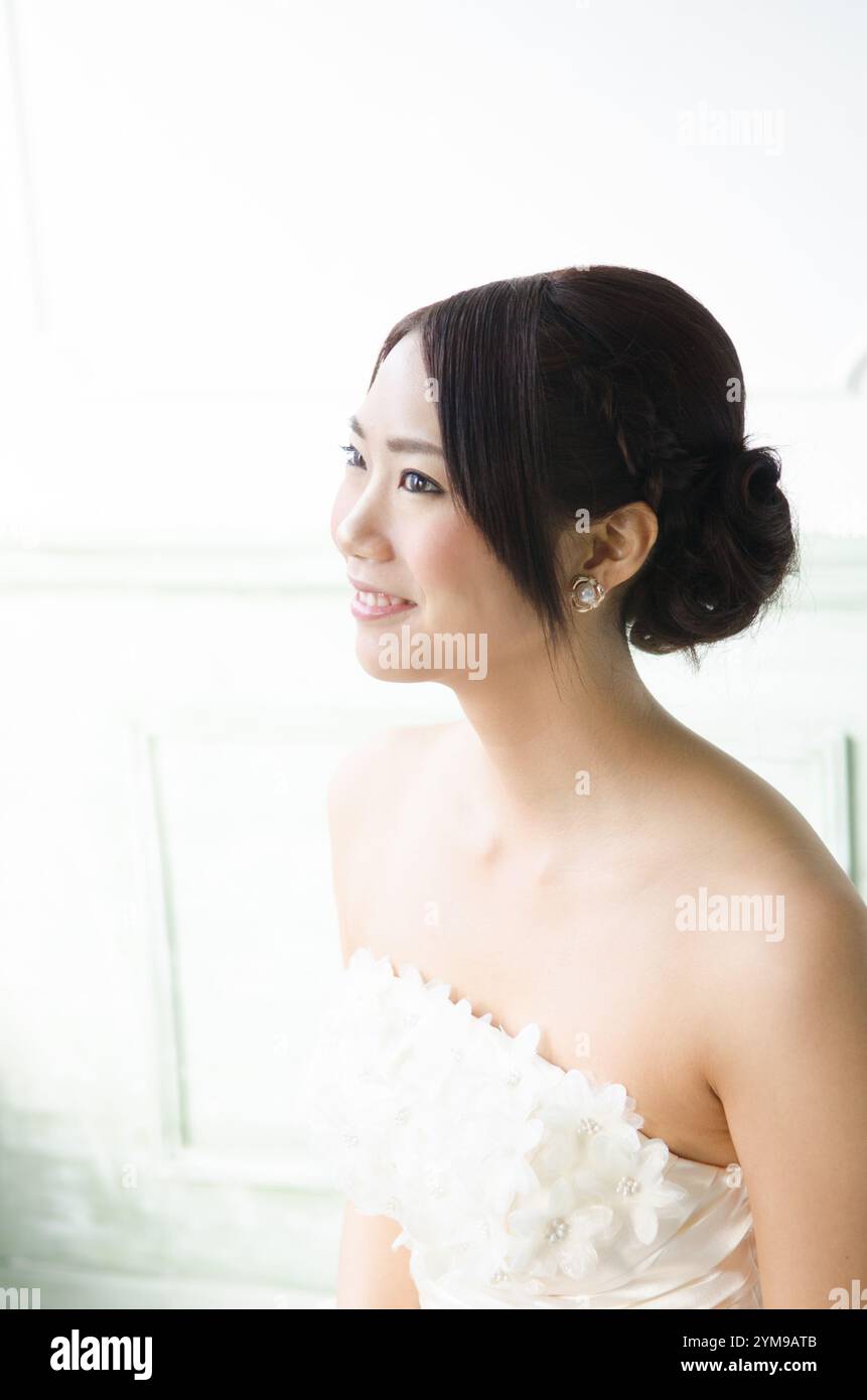 Turning sideways hi-res stock photography and images - Alamy