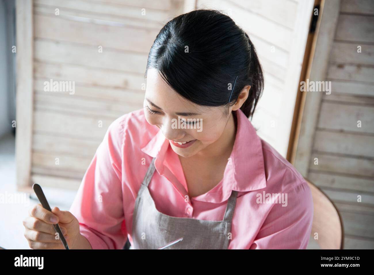 Woman apron trying eat hi-res stock photography and images - Alamy