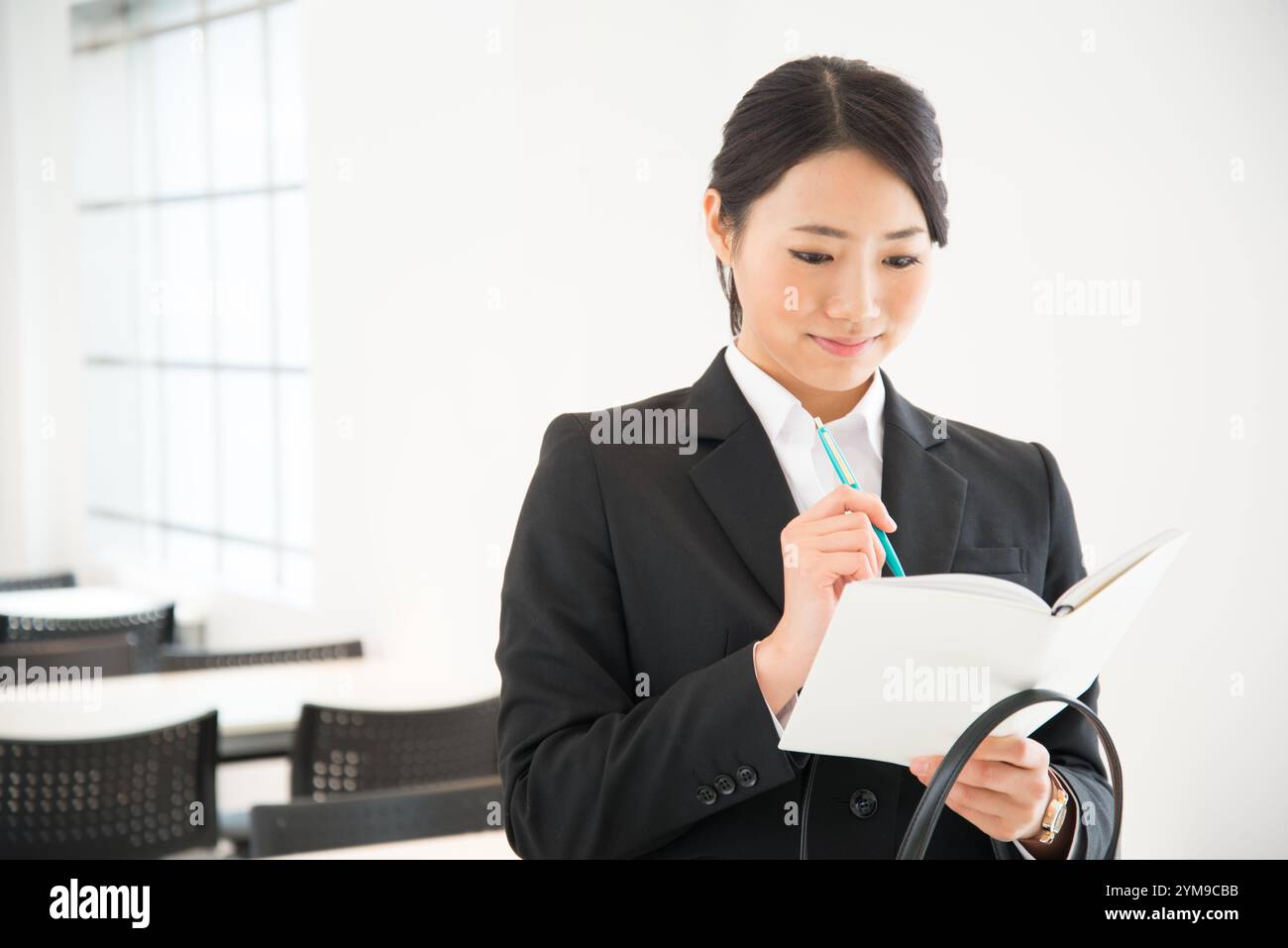 Business people looking diary hi-res stock photography and images - Alamy
