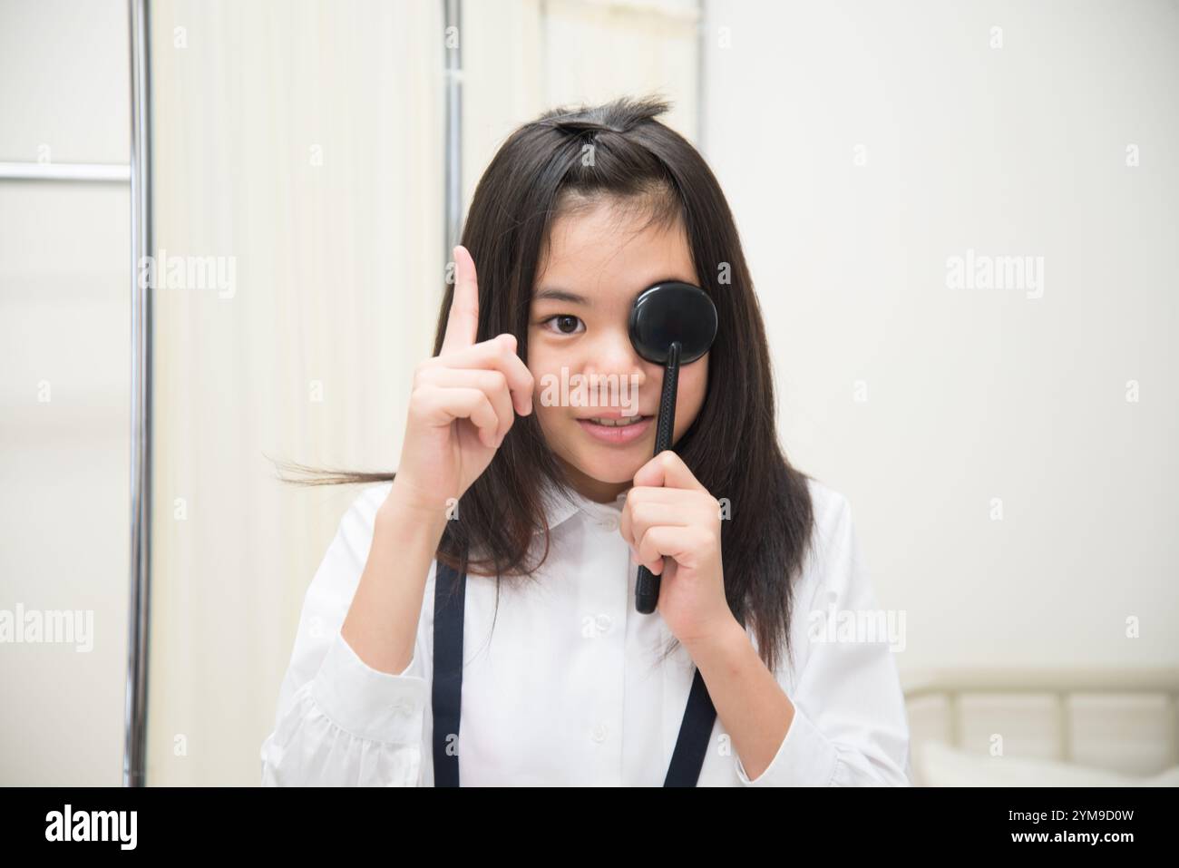Primary school girl having her eyes examined Stock Photo - Alamy