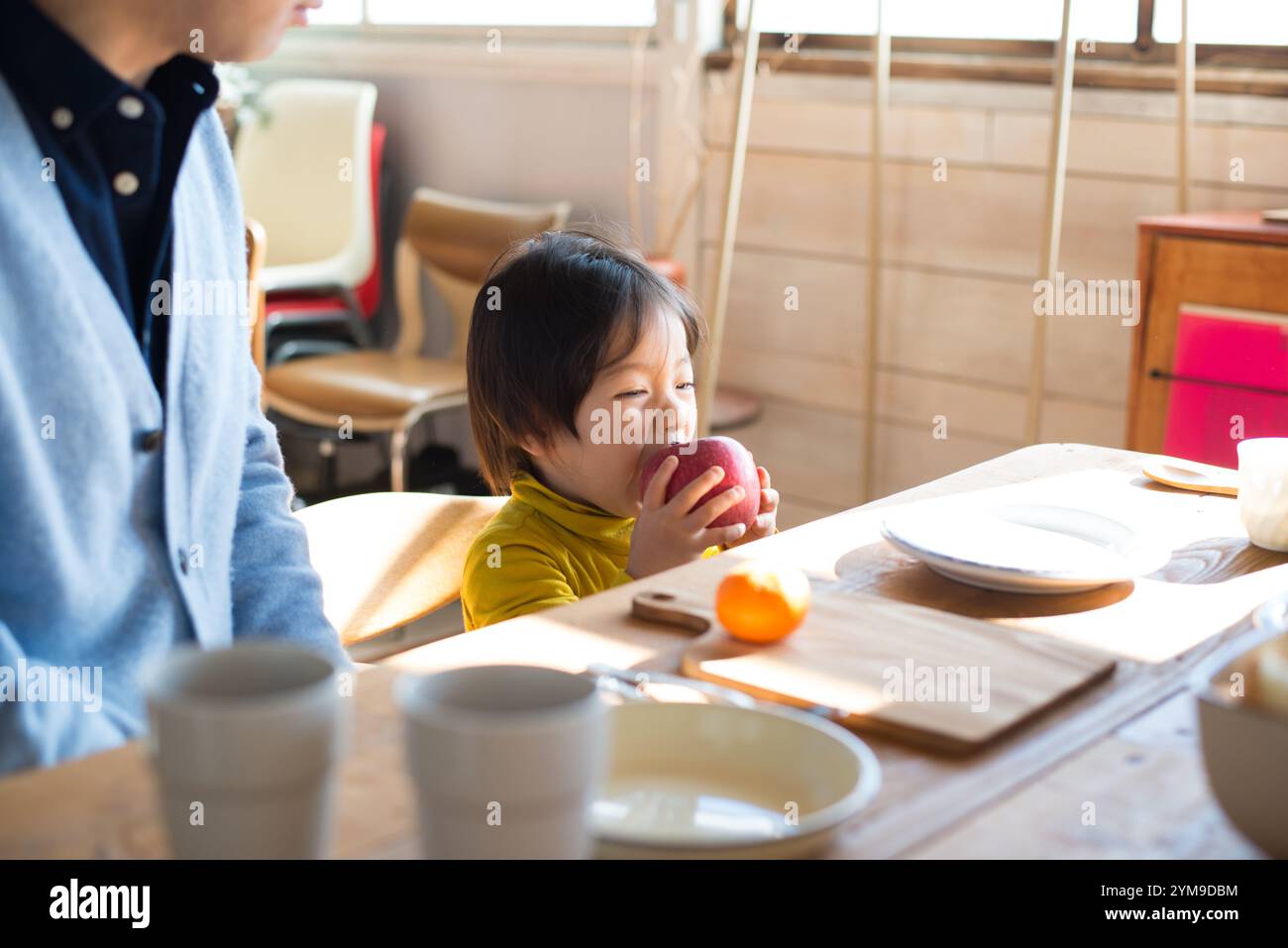 Family friendly meal hi-res stock photography and images - Alamy
