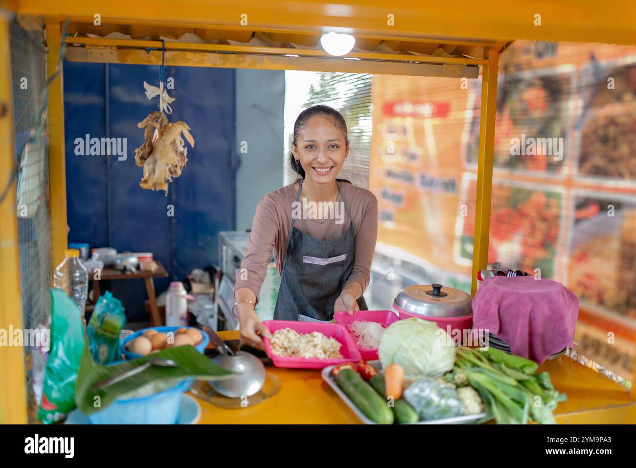 Food vendor serves customers hi-res stock photography and images - Alamy