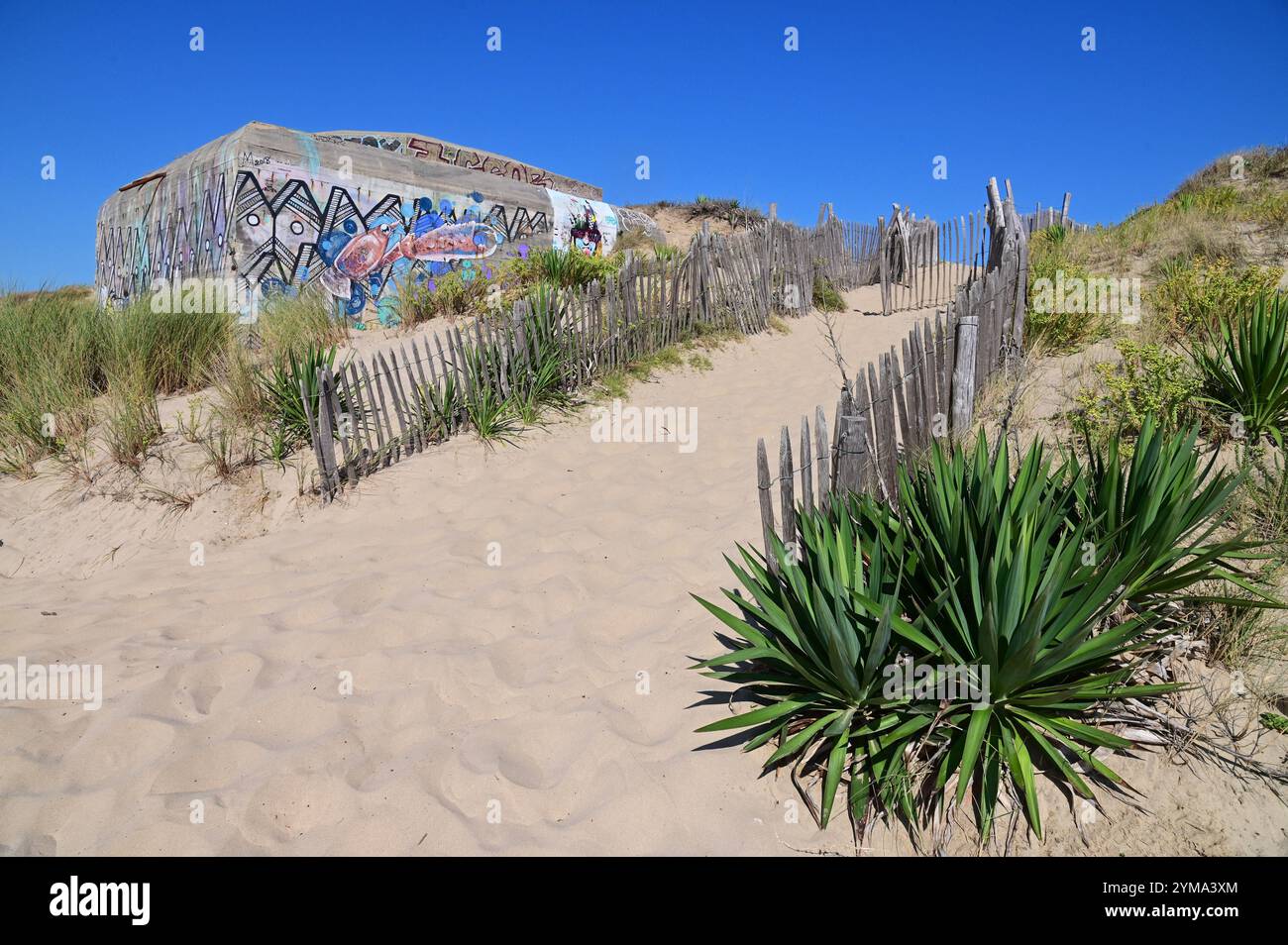 FRANCE. GIRONDE (33). SOULAC-SUR-MER. BLOCKHAUS OF THE ATLANTIC WALL ...
